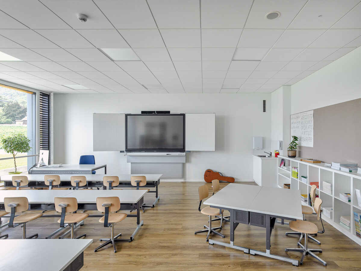 Embru Wandtafel 410 mit Display, 5-seitige Tafel mit Display